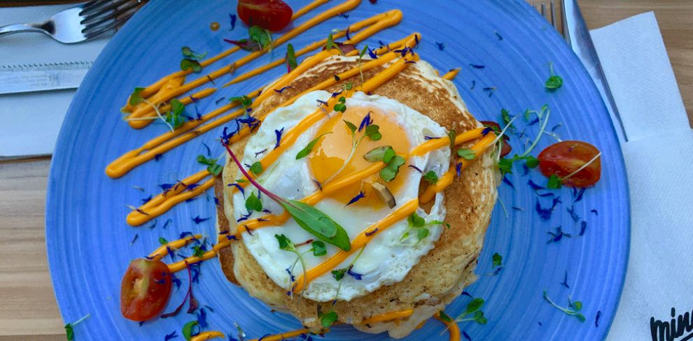 Mingle Café: καλού επιπέδου πιάτα με μακροσκελές μενού που ...