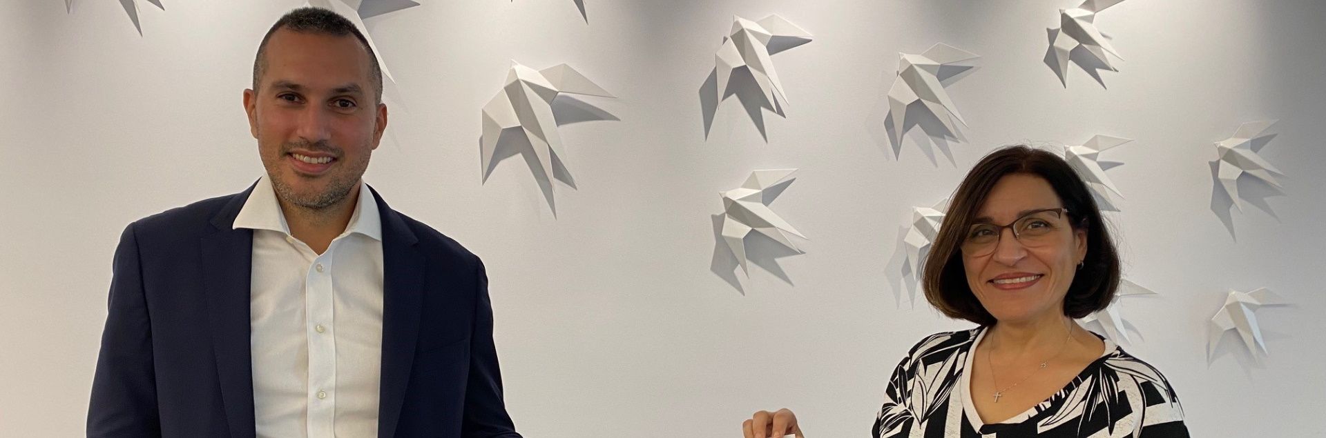 Παράδοση ποσού «ανταμοιβής» στον Αντικαρκινικό από τον Διευθυντή Καρτών ...