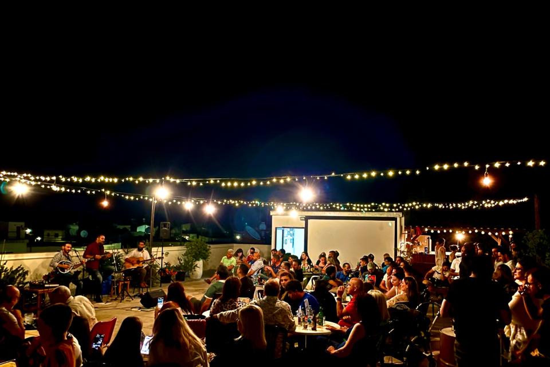 Ήρθε η ώρα για το πιο καλοκαιρινό ταρατσάτο party | | wiz cyprus guide