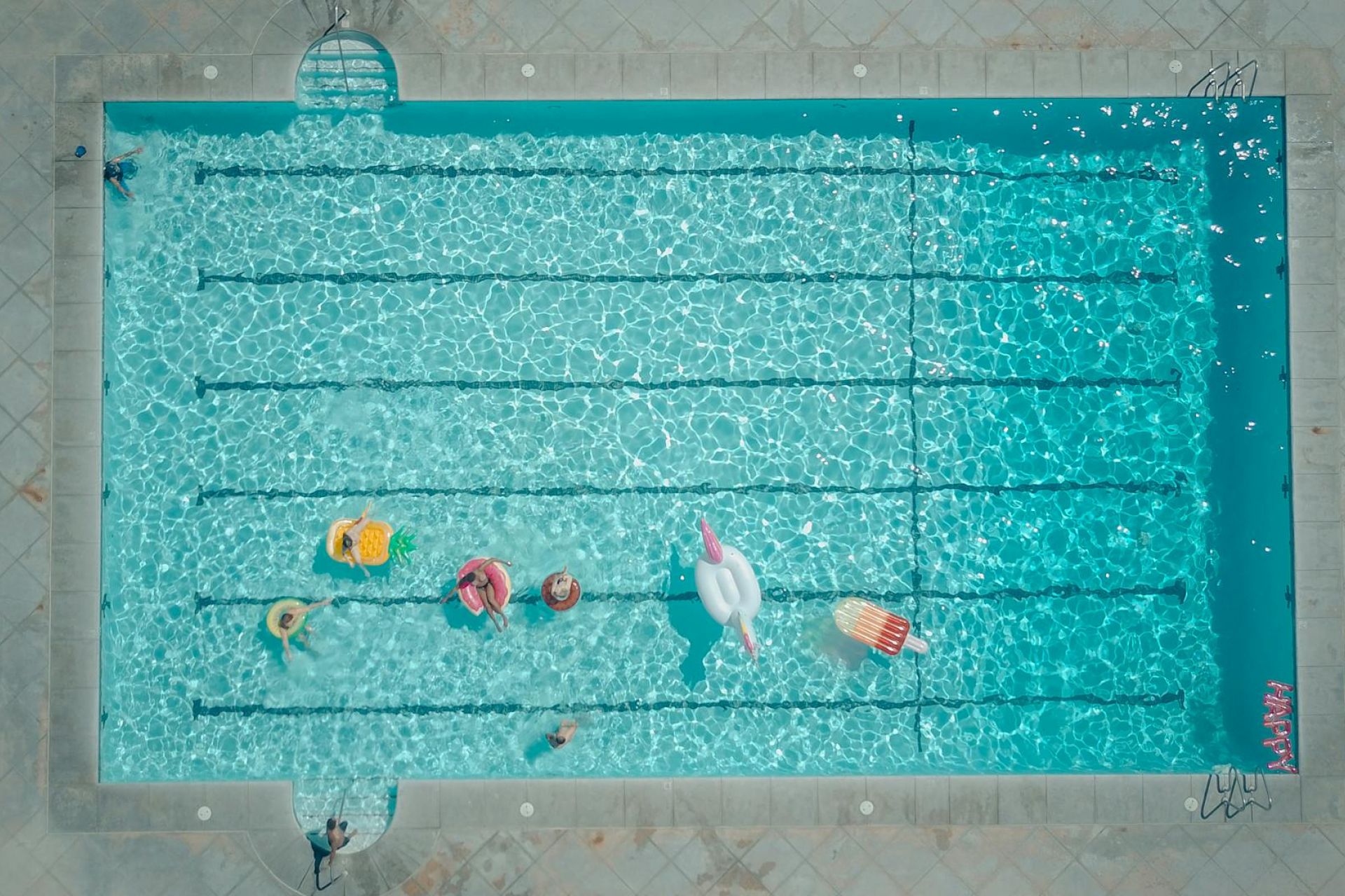 Κάθε Κυριακή παίζει pool party από το Seven Monkeys στη Ginger | | wiz ...