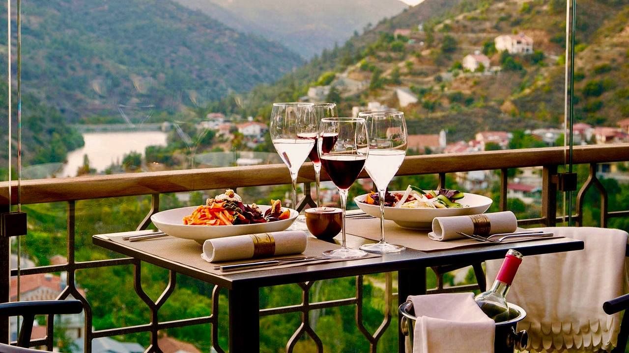 18 εστιατόρια και bar... για να κοιτάς από ψηλά | Collections | wiz ...