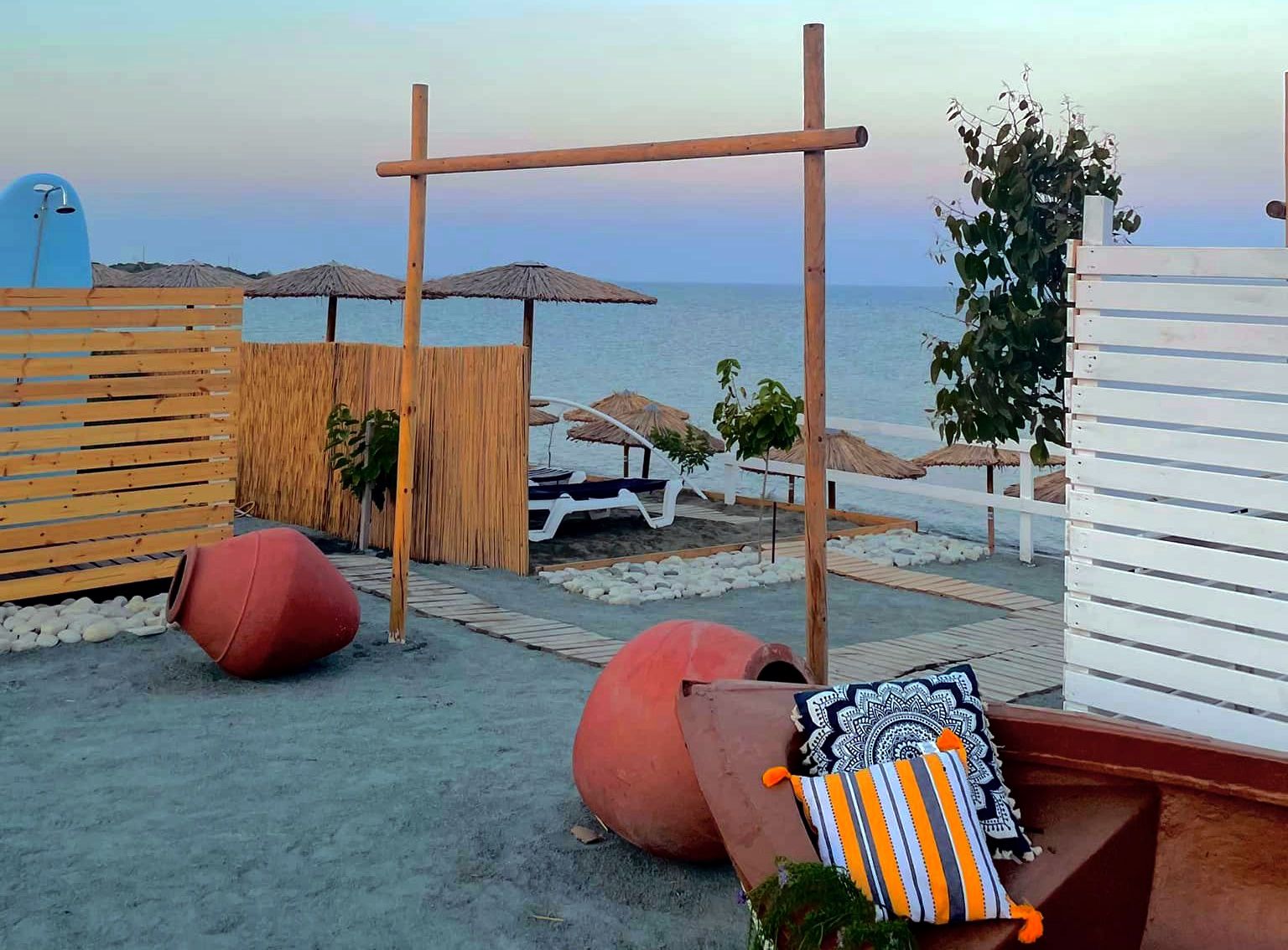 Αγαπημένα beach bars στη Λάρνακα | Collections | wiz cyprus guide