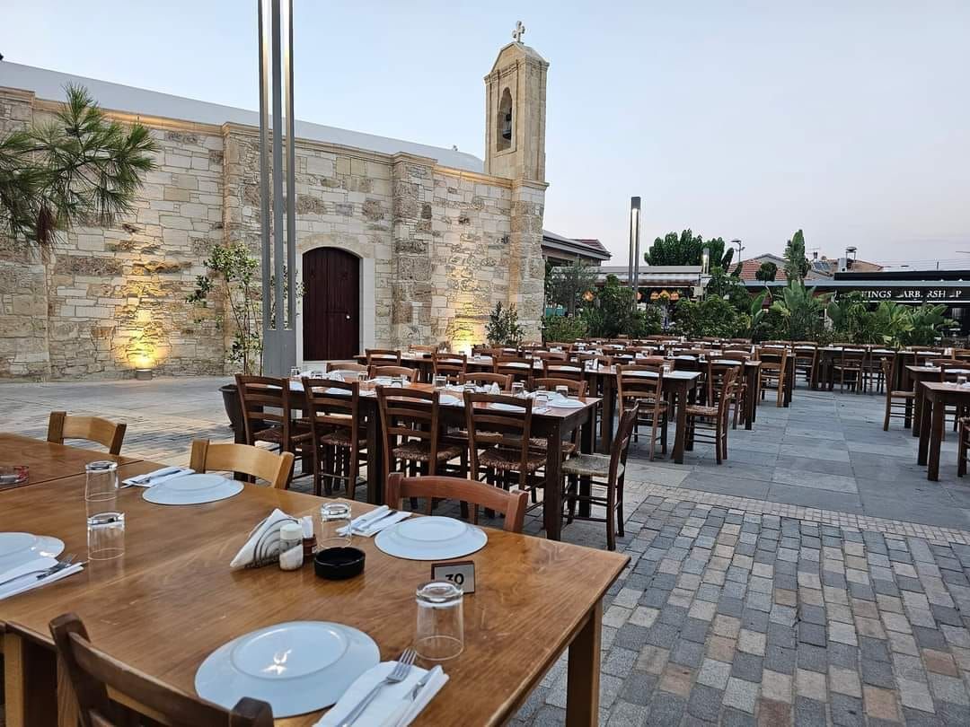 Δώδεκα παραδοσιακές ταβέρνες στην πλατεία του χωριού | Collections ...