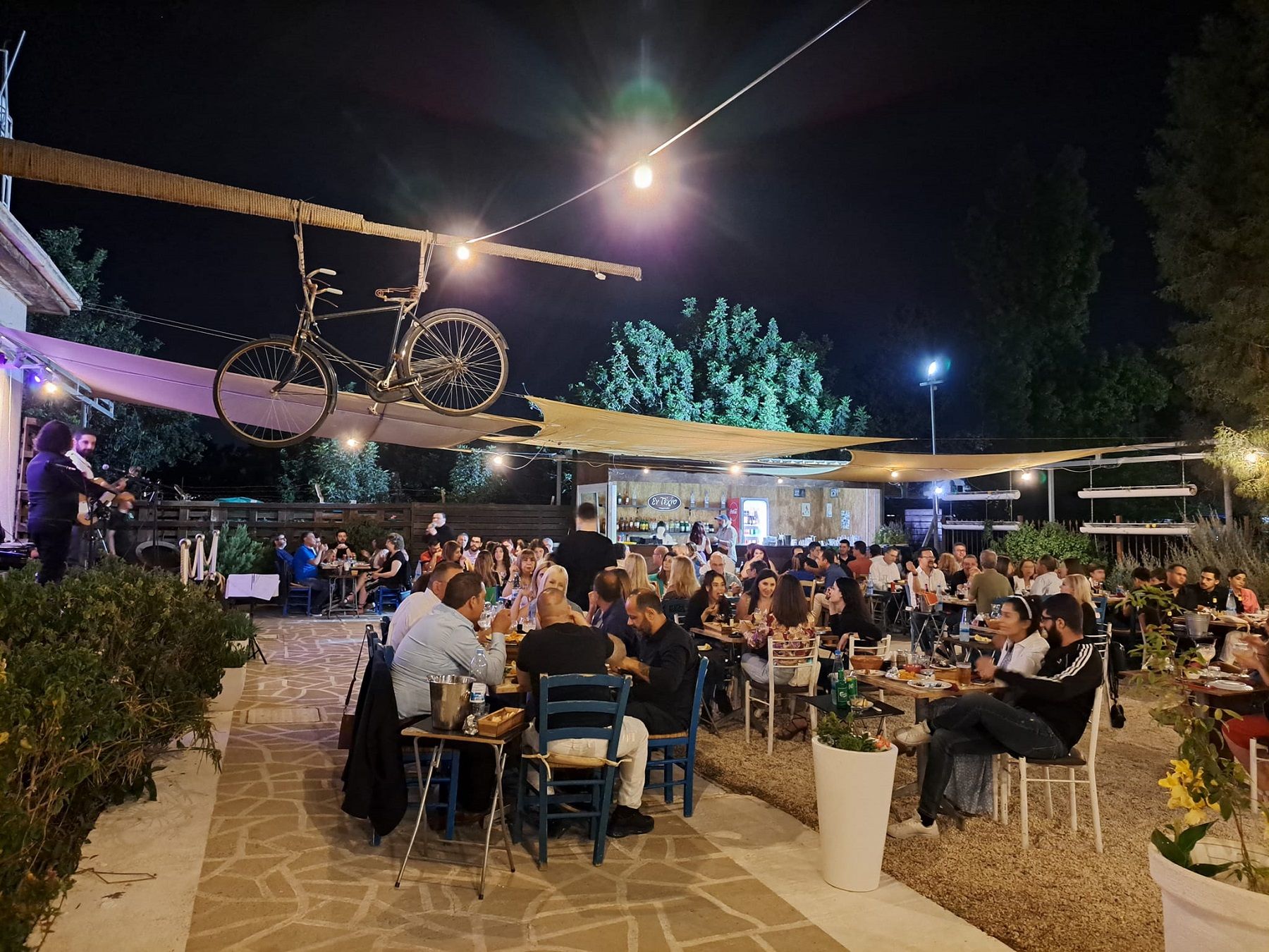 Μουσικές βραδιές κάτω από τα αστέρια, σε 6 αυλές στη Λάρνακα που αξίζει ...