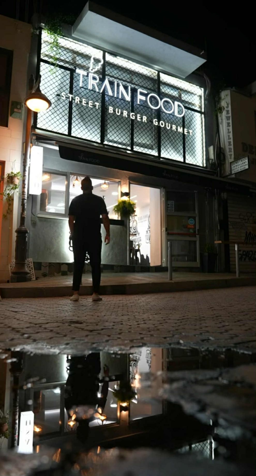 Train Food Street Burger Gourmet | Restaurants and Bars | wiz cyprus guide